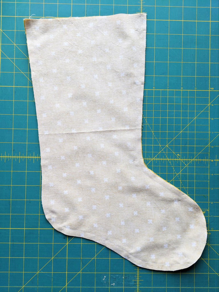 FREE Quilted Christmas Stocking Pattern - Suzy Quilts