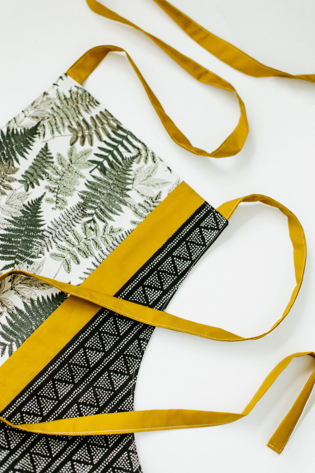 Free Color Block Apron Tutorial - Suzy Quilts