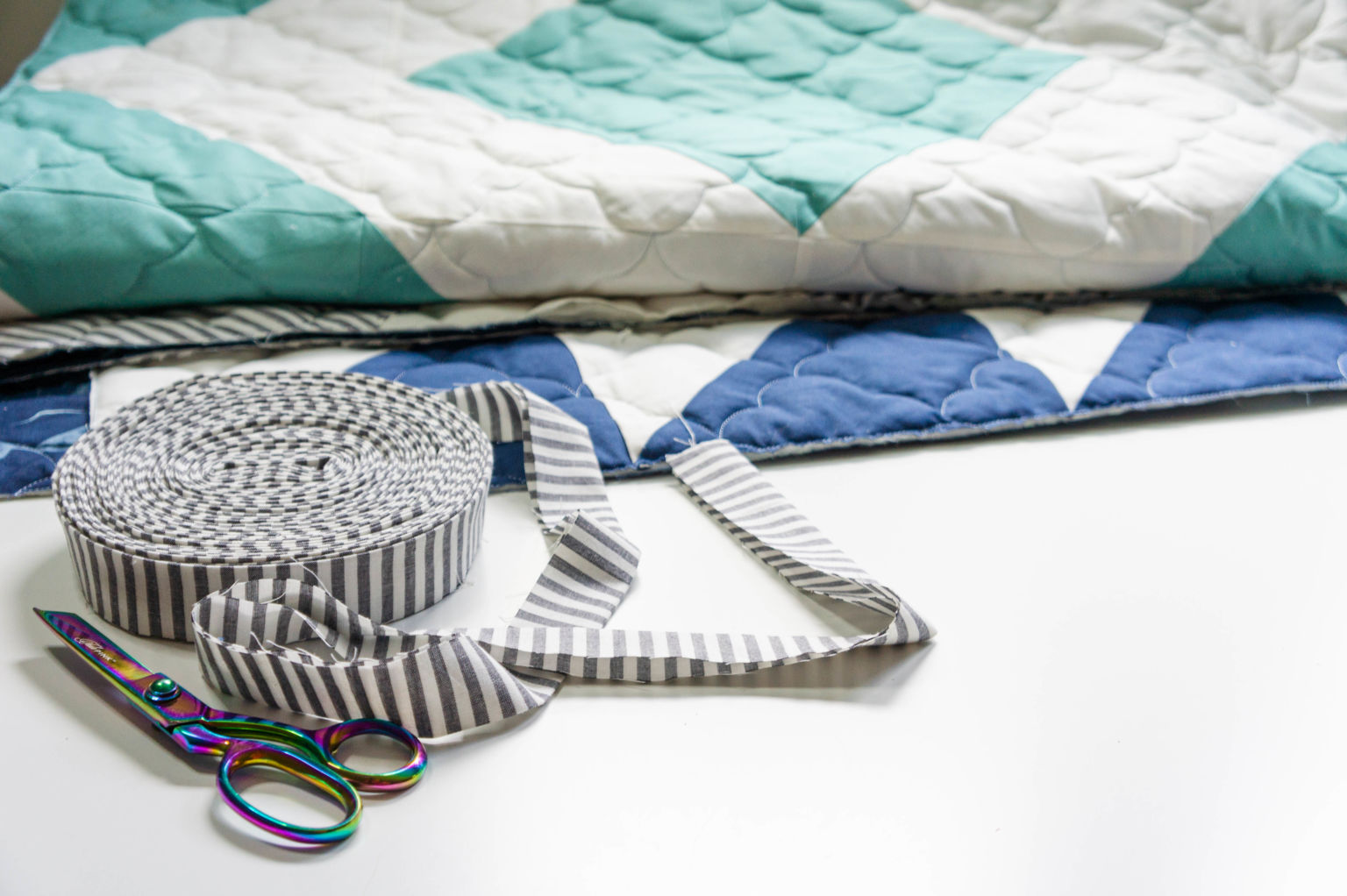 How To Machine Bind a Quilt - Suzy Quilts