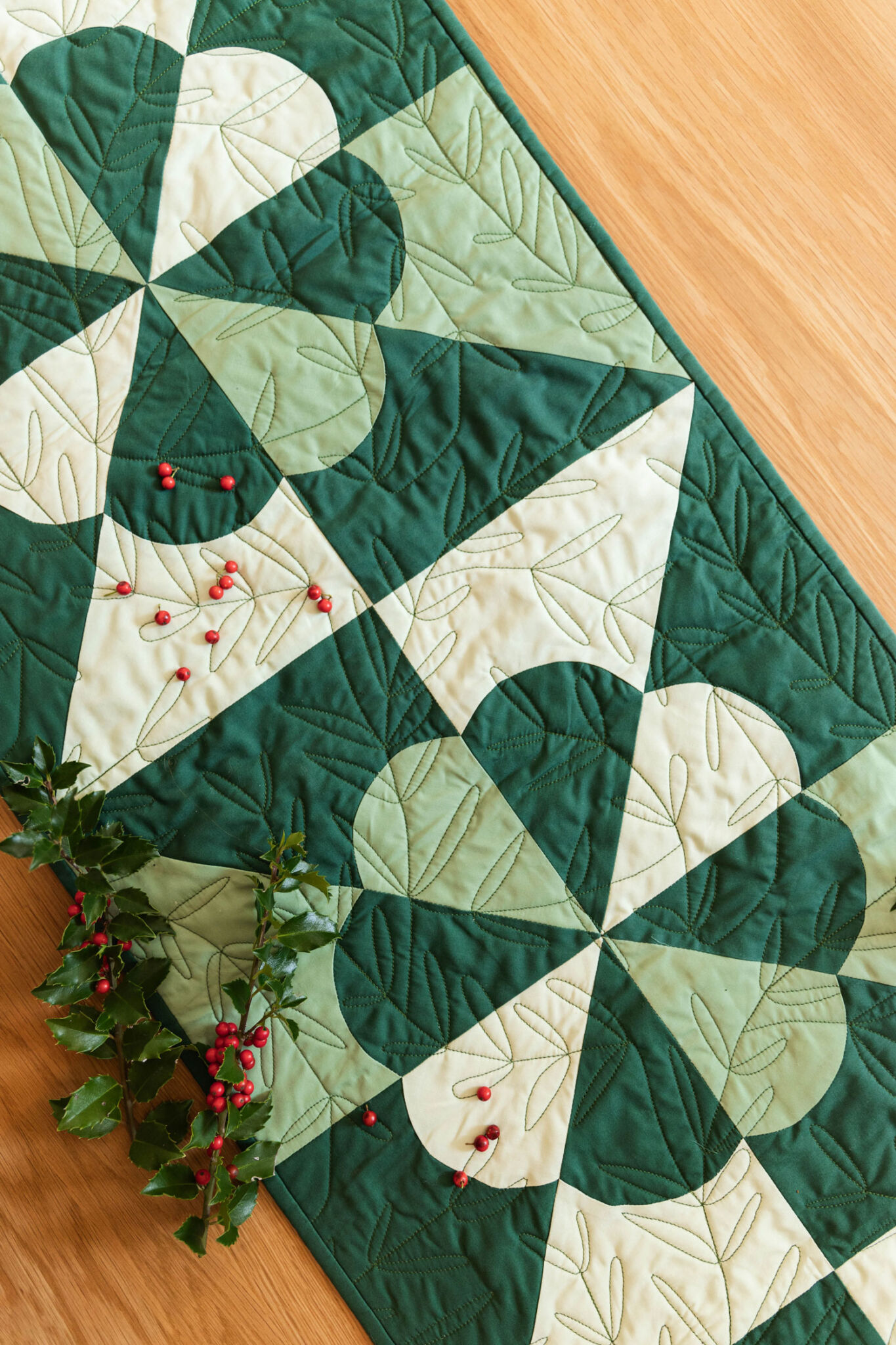Noel Table Runner Pattern - Suzy Quilts