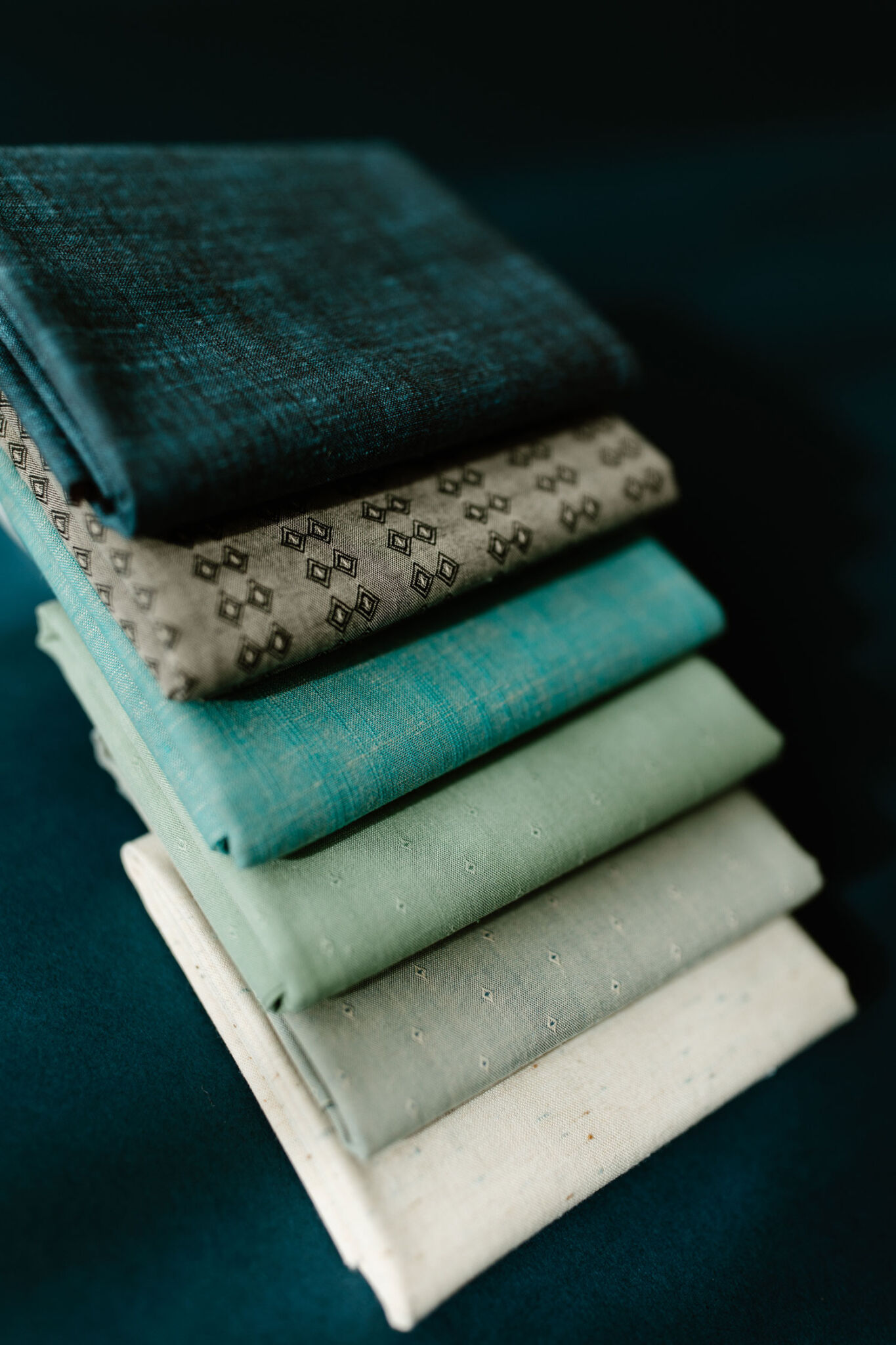 Fronds Pom Pom Scarf Pattern - Suzy Quilts